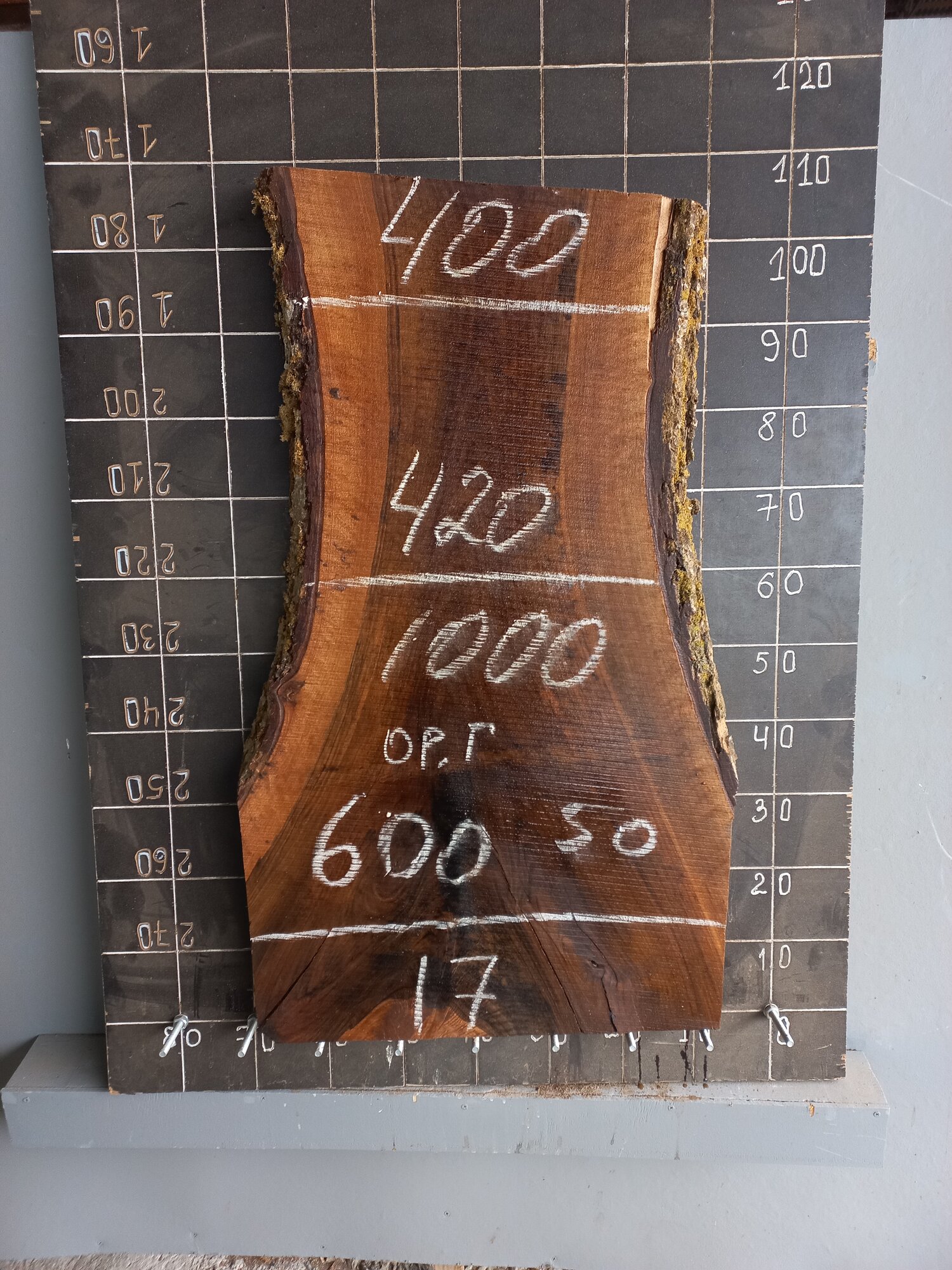 Слэб Доклес, орех, камерная сушка, рельефный, для столешниц и подоконников