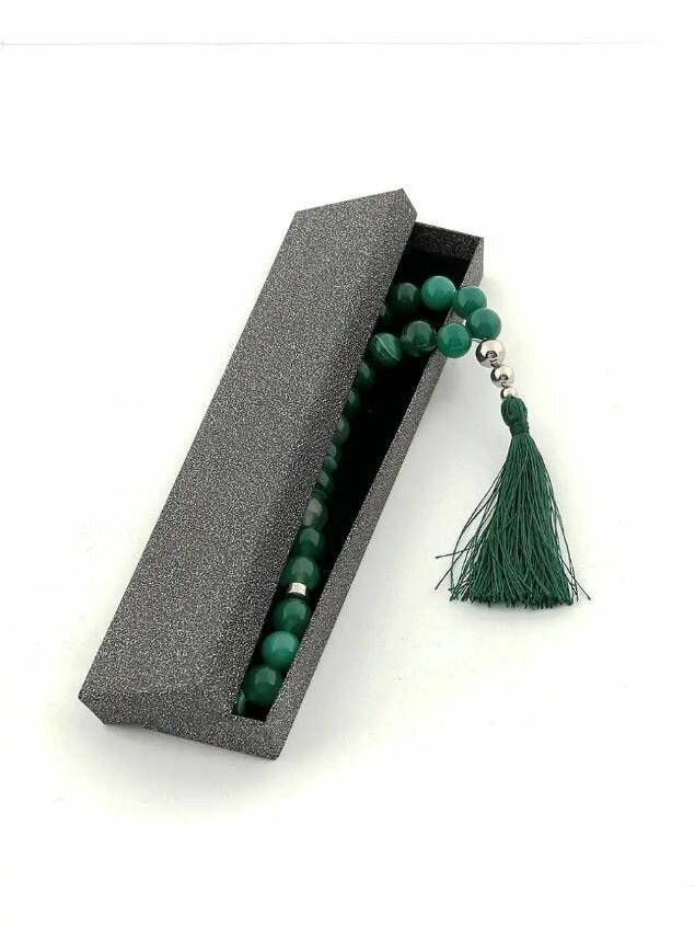 Четки из зеленого агата 33 бусины, диаметр каждой бусины 12 мм.