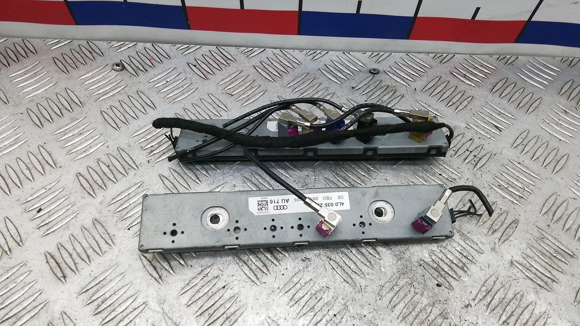 Усилитель антенны AUDI Q7, Номер 4L0035225J4L0035225F