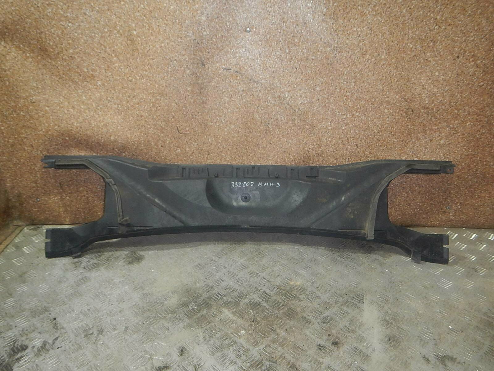 Б/У Воздуховод, BMW (БМВ)-3 (E90, E91) (05-) BMW 3 (E90, E91) (05-12) Корпус салонного фильтра, нижний Без повреждений 33...