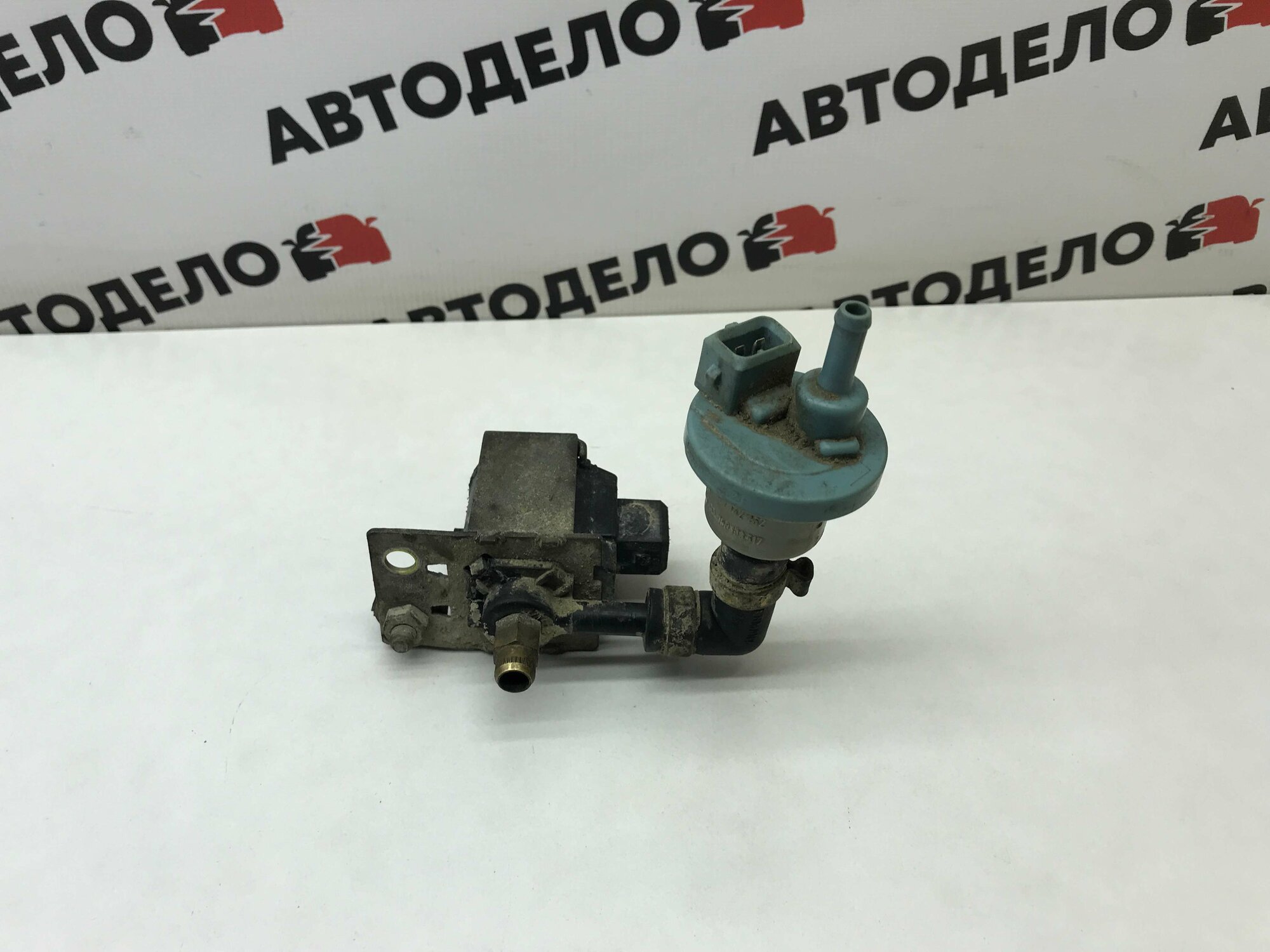 Клапан вентиляции бензобака Volkswagen Passat B3