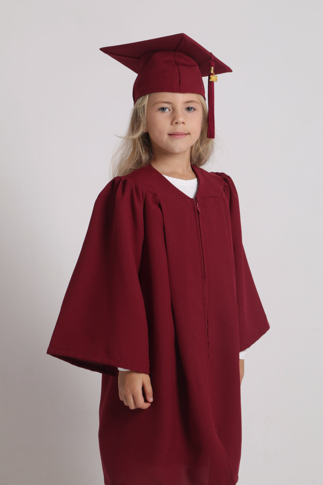 Детская мантия с шапочкой и кисточкой (комплект) - цвет вишневый