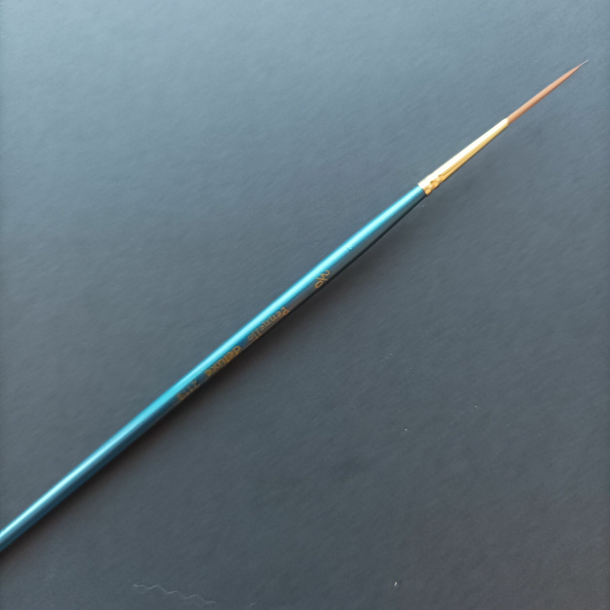 Кисть синтетика Pennelo deluxe лайнер N 2/0 короткая ручка