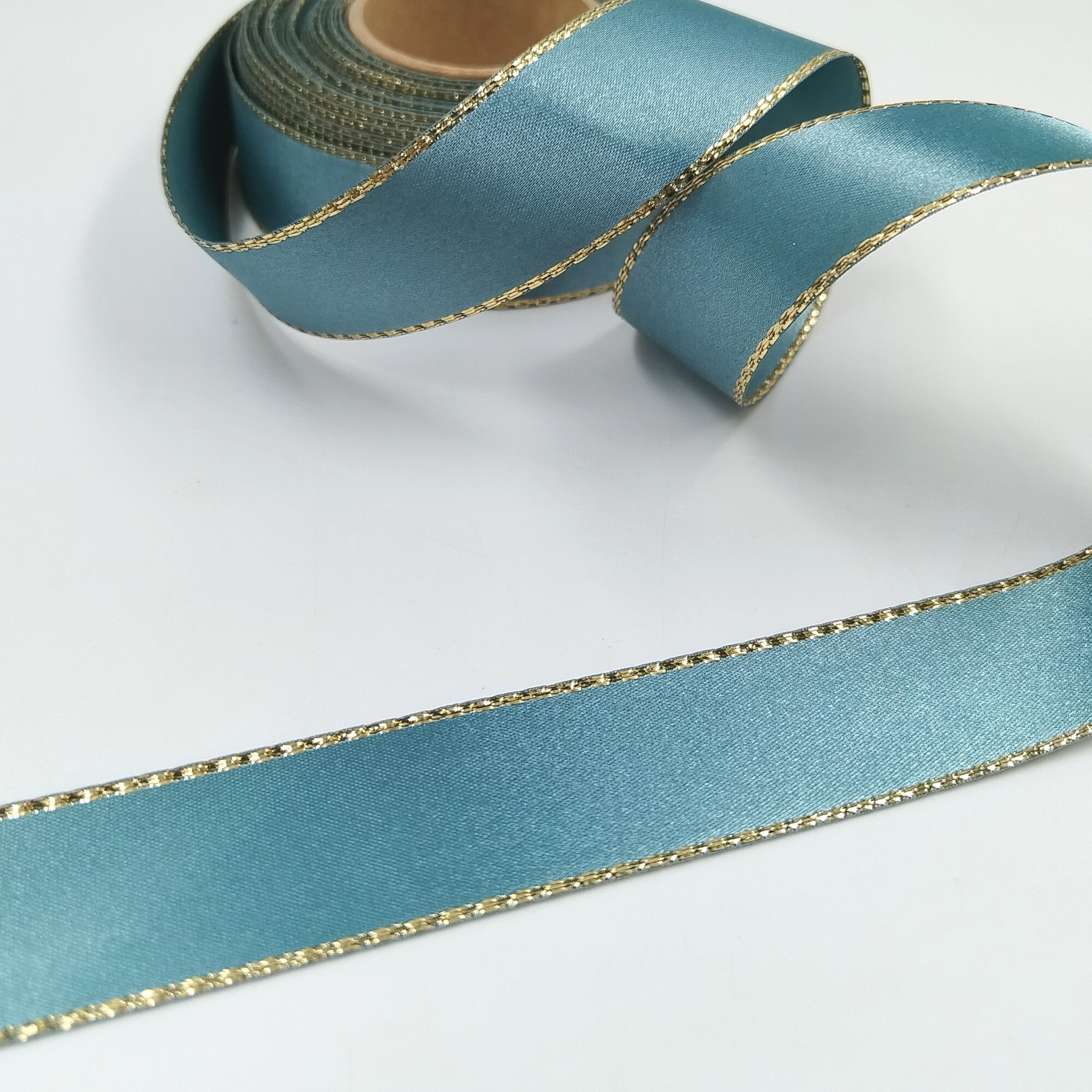 Лента с золотистым краем бирюзовая 2.5 см, 1 метр