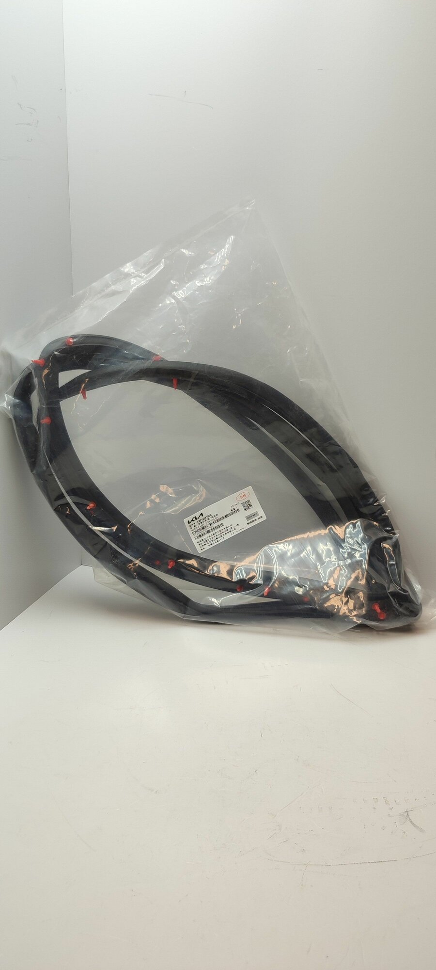 Уплотнитель двери 821404Y000 Hyundai-KIA