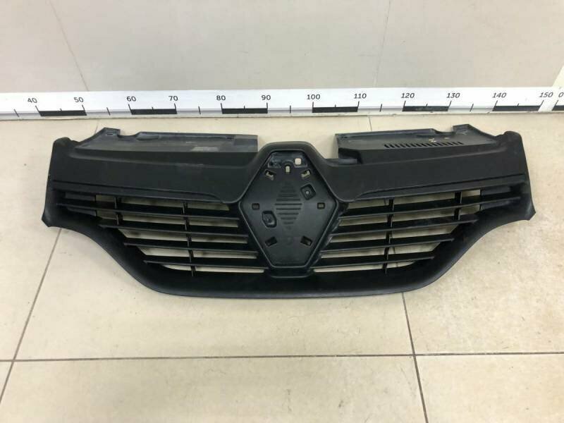 Решетка радиатора Renault Logan 2 2014 кат.номер: 623105727R