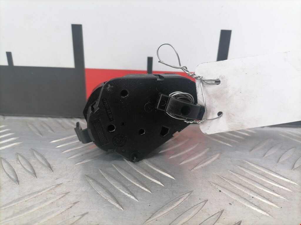 Сервопривод (электропривод моторчик привода) заслонки печки BMW X5 (E53) 64116935444 арт. 1420867