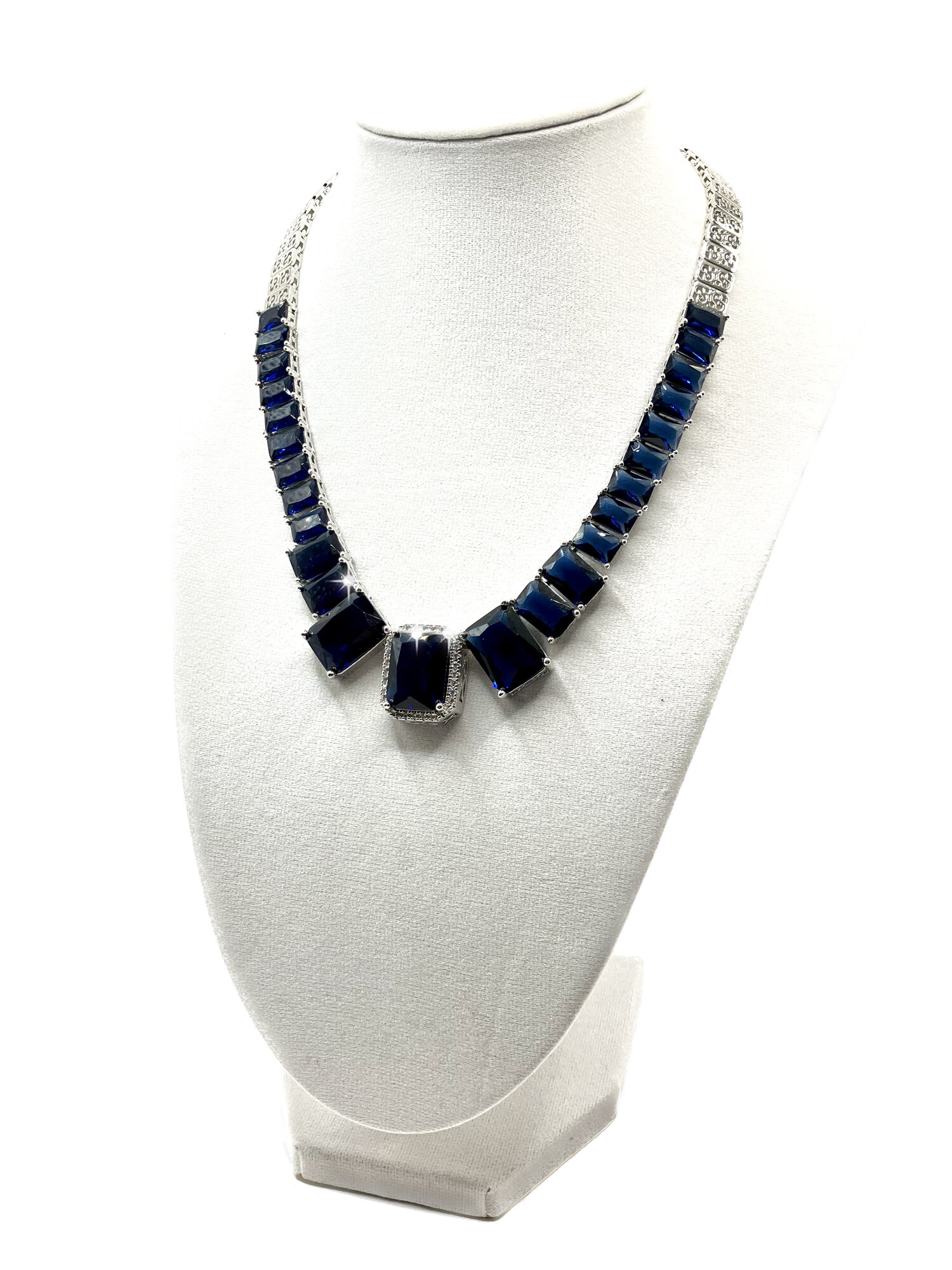 Колье, сапфир синтетический, фианит