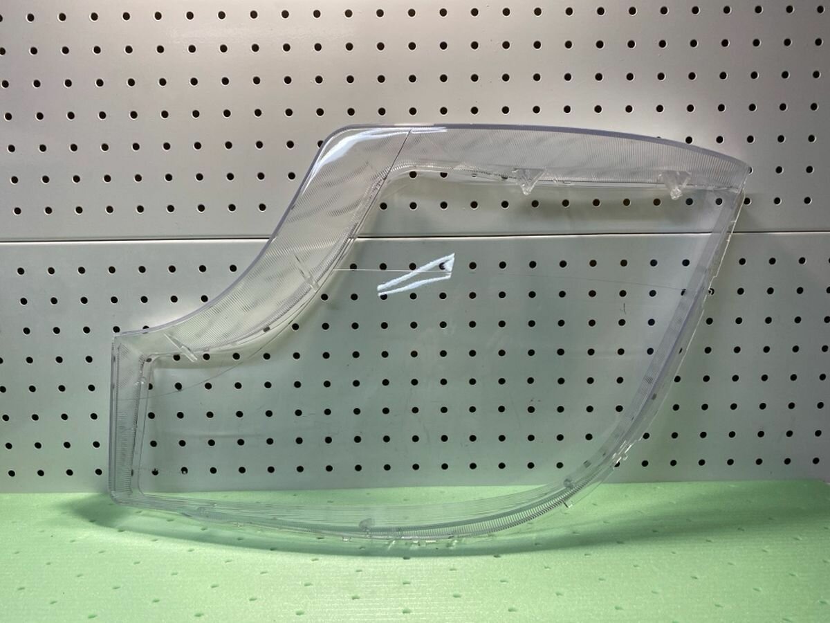 Стекло головной фары левой Mercedes Actros