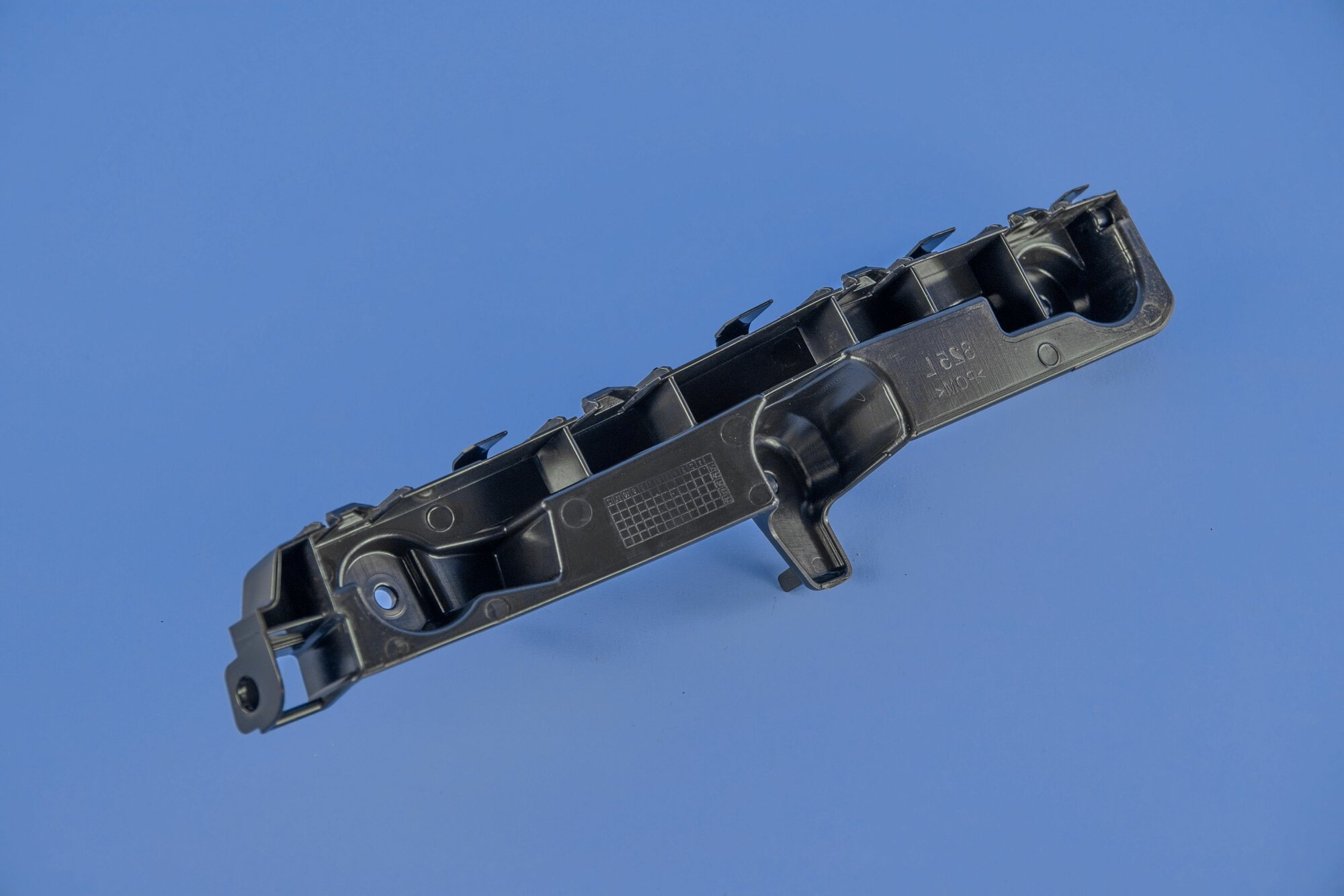 Кронштейн заднего бампера Рено Каптюр Renault Kaptur 1 2016-2022 правый пластиковый крепление в бампер