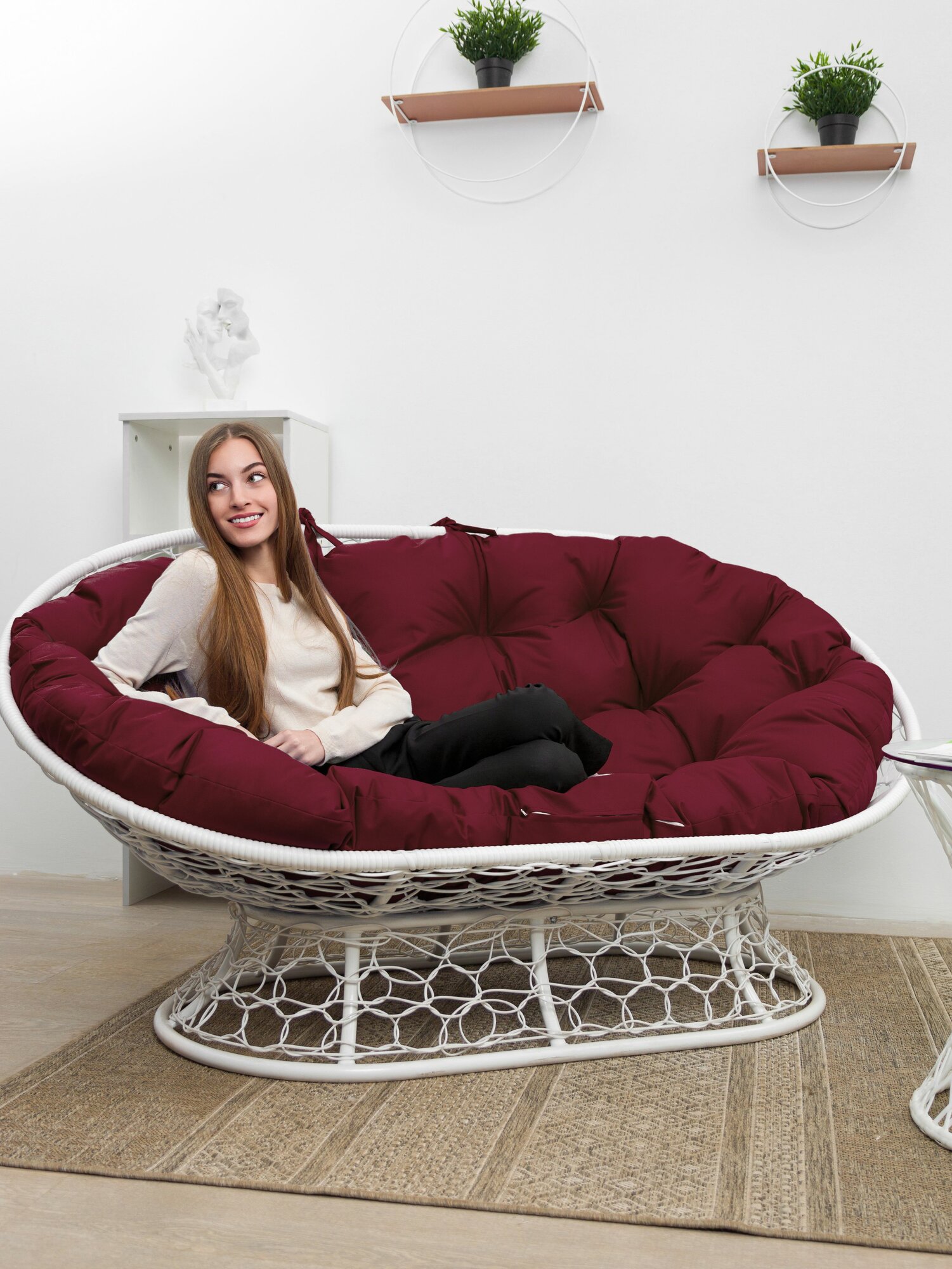 Диван мамасан с ротангом белый, бордовая подушка