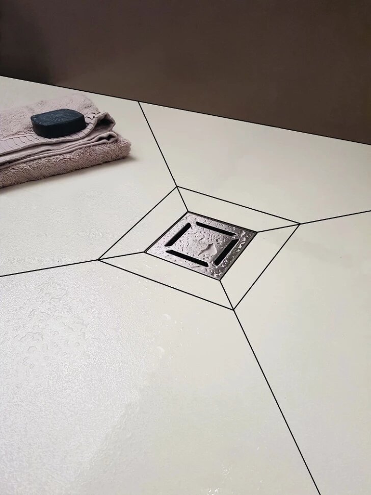 Душевой трап Berges Zentrum Norma 090363 148x148/50 мм, с решеткой, перфорированный, матовый хром