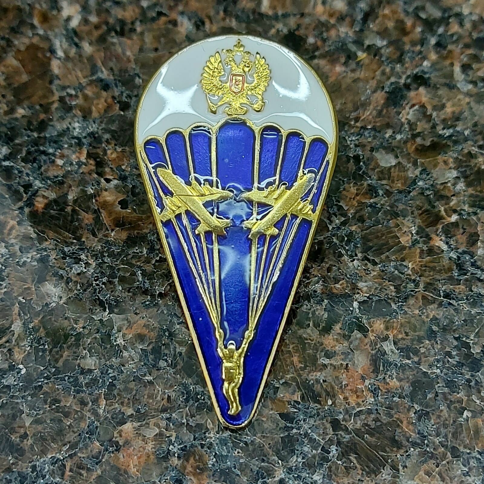 Знак нагрудный парашют России