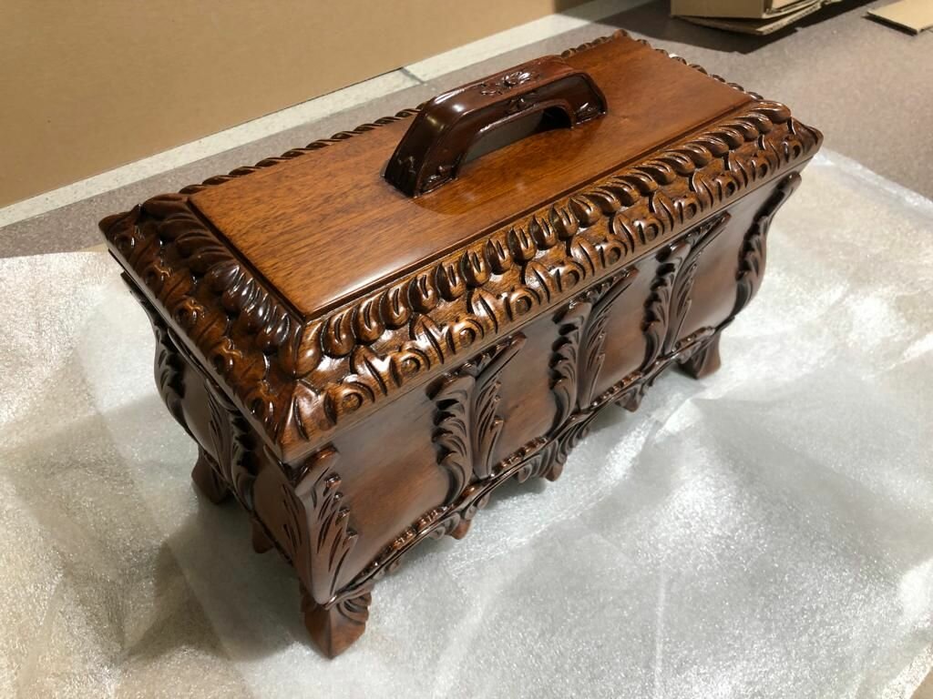 Шкатулка из красного дерева (mahogany wood)