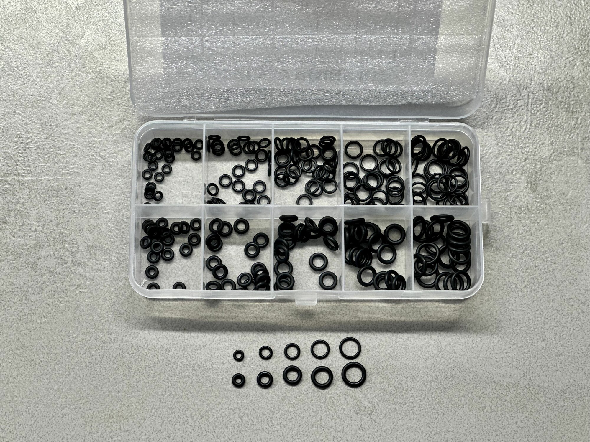 Набор из 250 уплотнительных колец резинок универсальный масло-бензостойкий маленькие