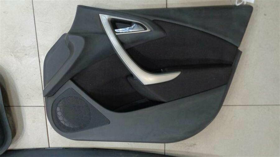 Обшивка двери передней правой от Opel Astra J 2009-2016