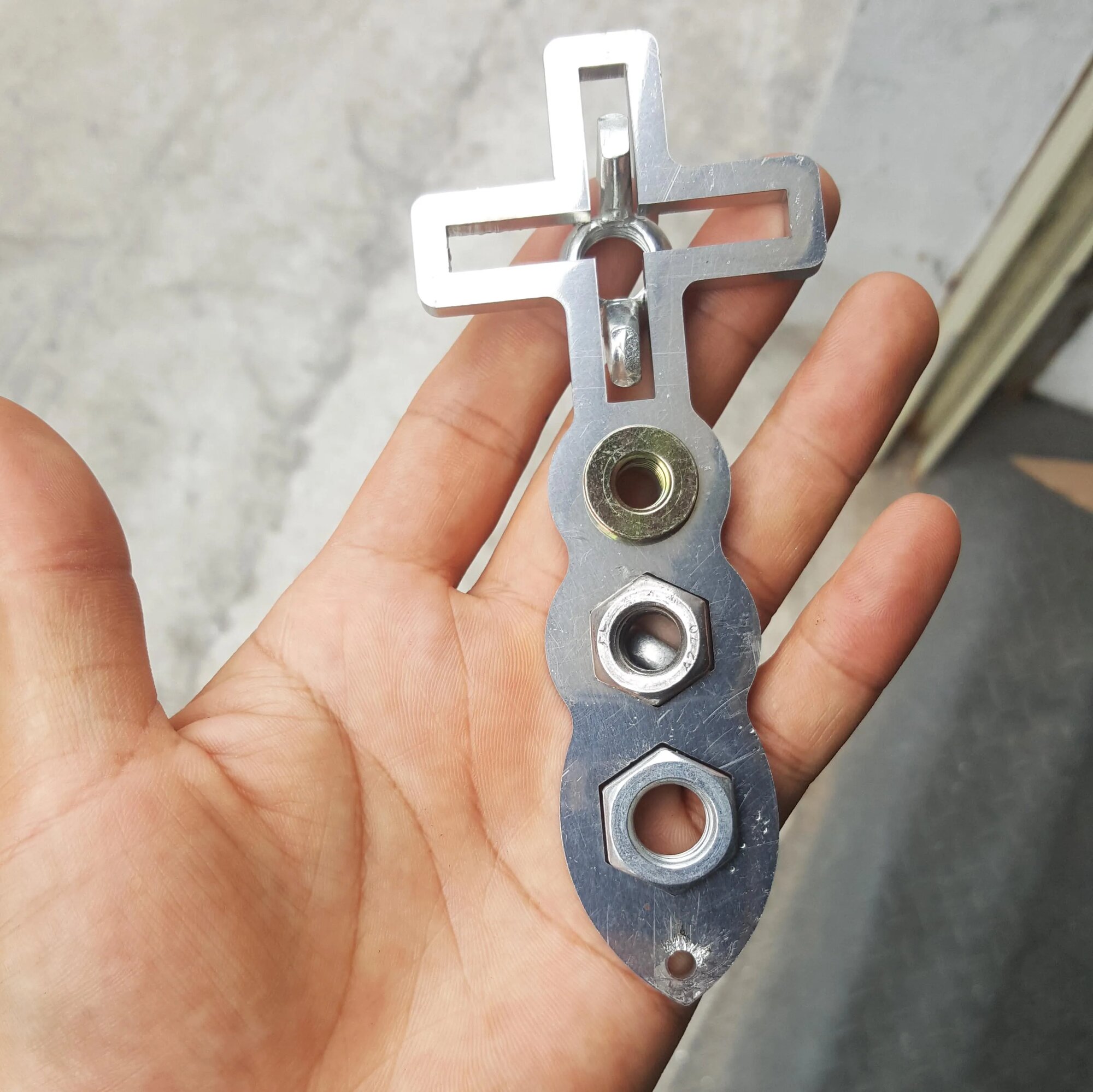 Гаечный ключ Globalclaw для барашковых гаек The cross