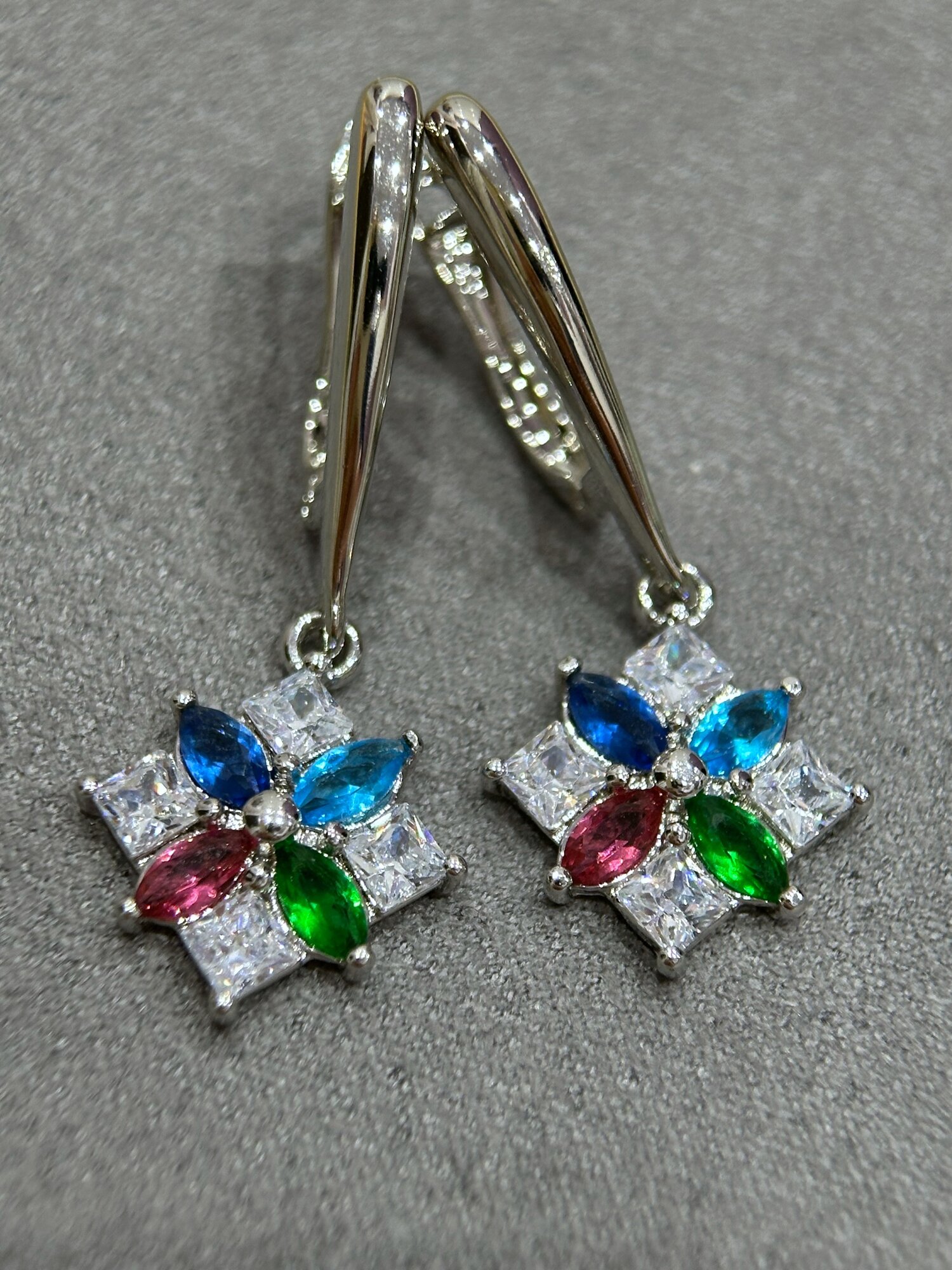 Серьги с подвесками, стекло