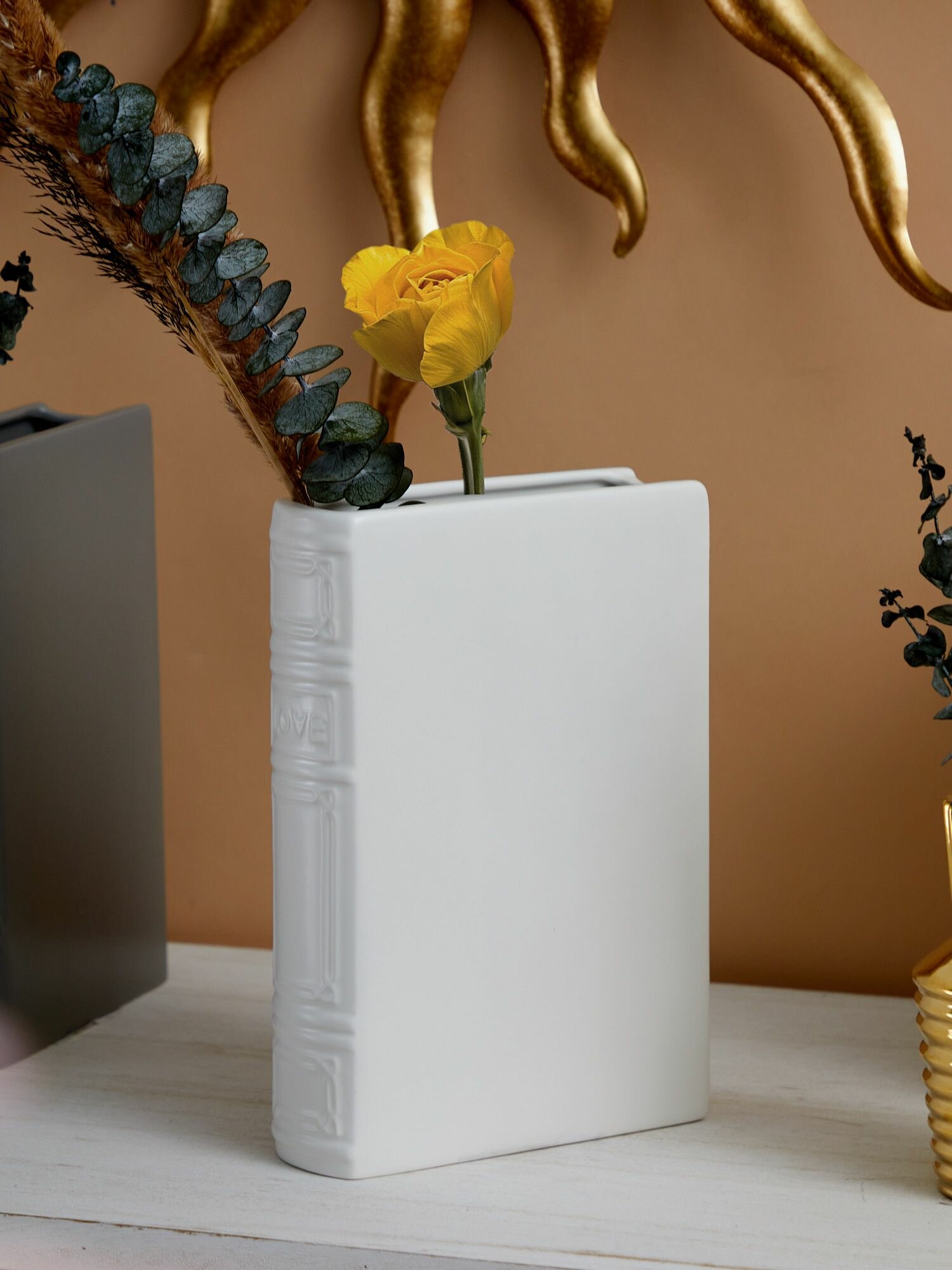 68-027 Ваза настольная в виде книги 16х5х23см, керамика, белая, Glasar