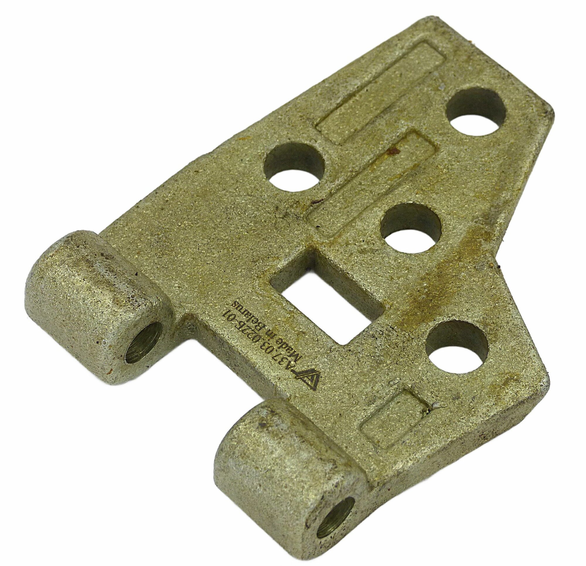 Петля двери УК нижняя А37.03.022-Б-01 для колесных тракторов и экскаваторов марки МТЗ