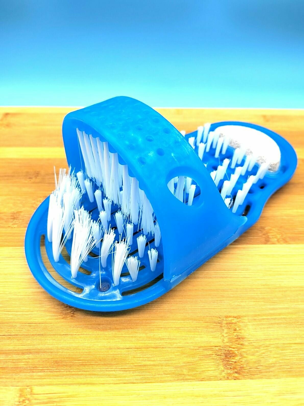 Тапок-щетка массажный для мытья ног "SPA", синий/белый, с пемзой