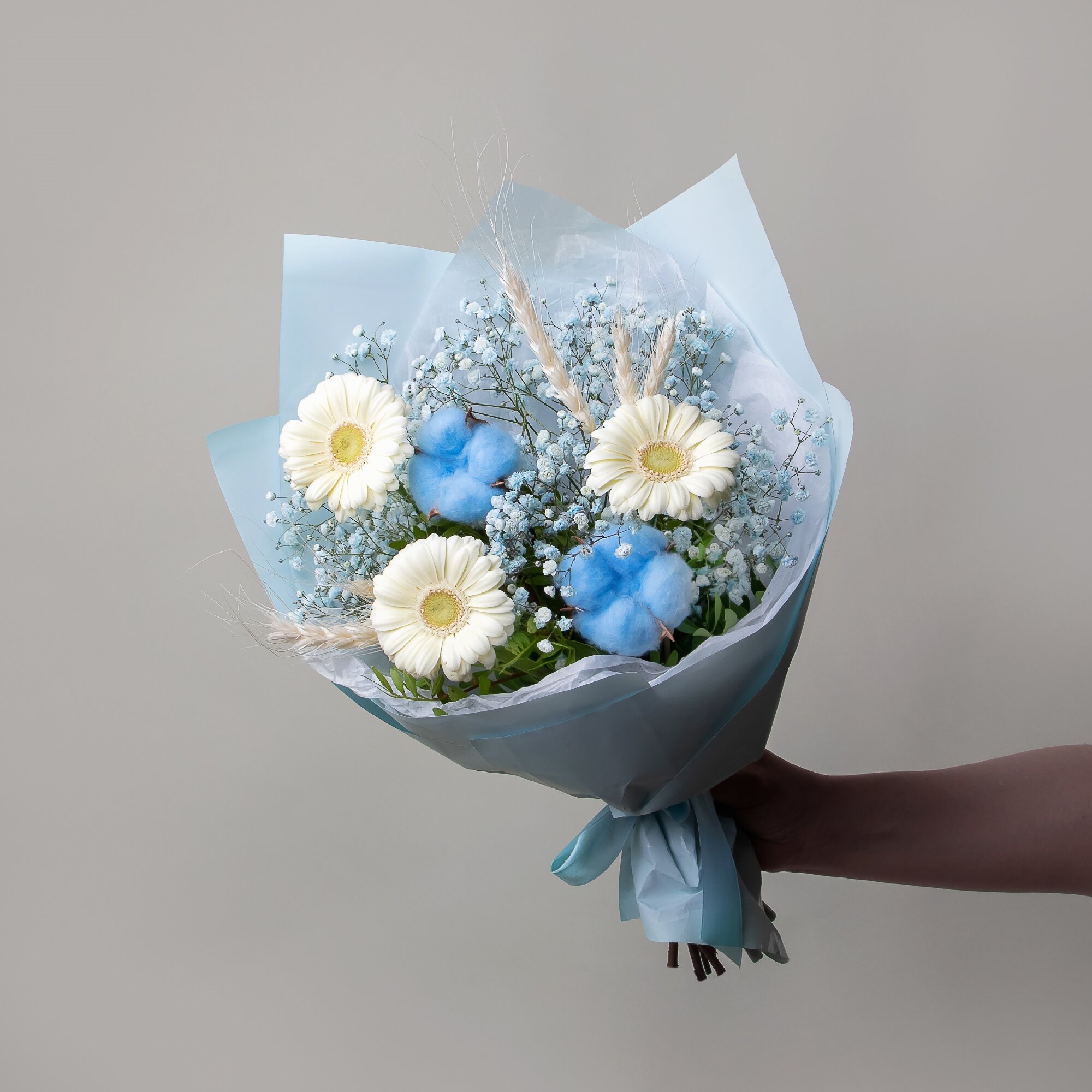 Букет цветов Голубая лагуна в коробке и аквабоксе от "Простоцветы"