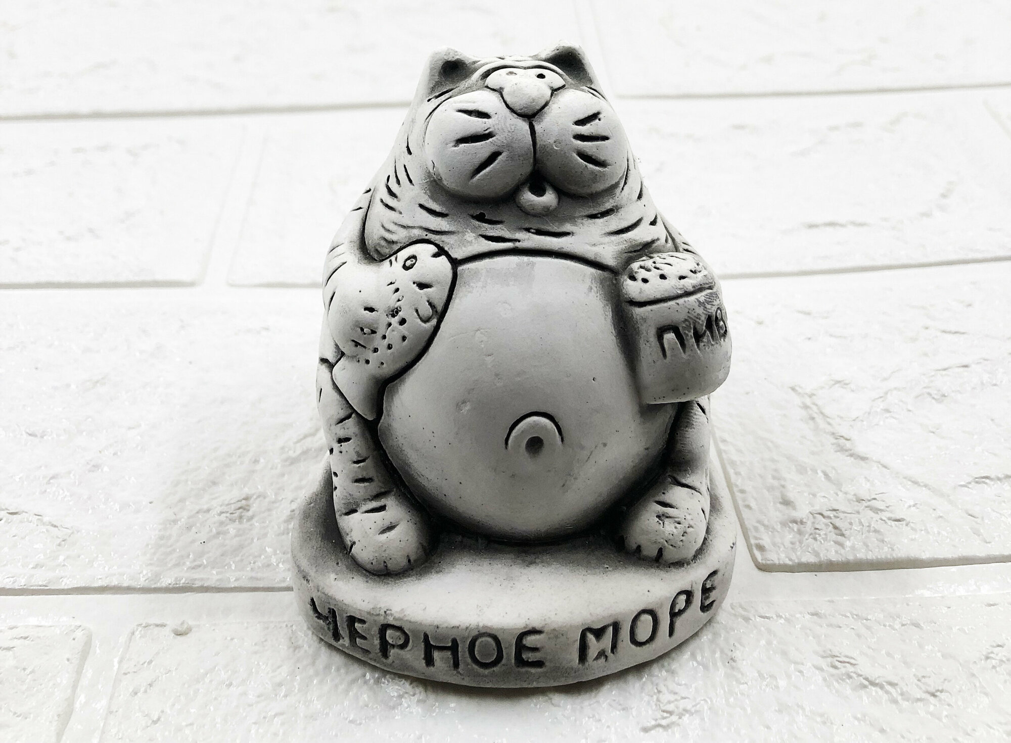 Статуэтка "Кот с пивом", белый, 6х6х8, ARTVACH