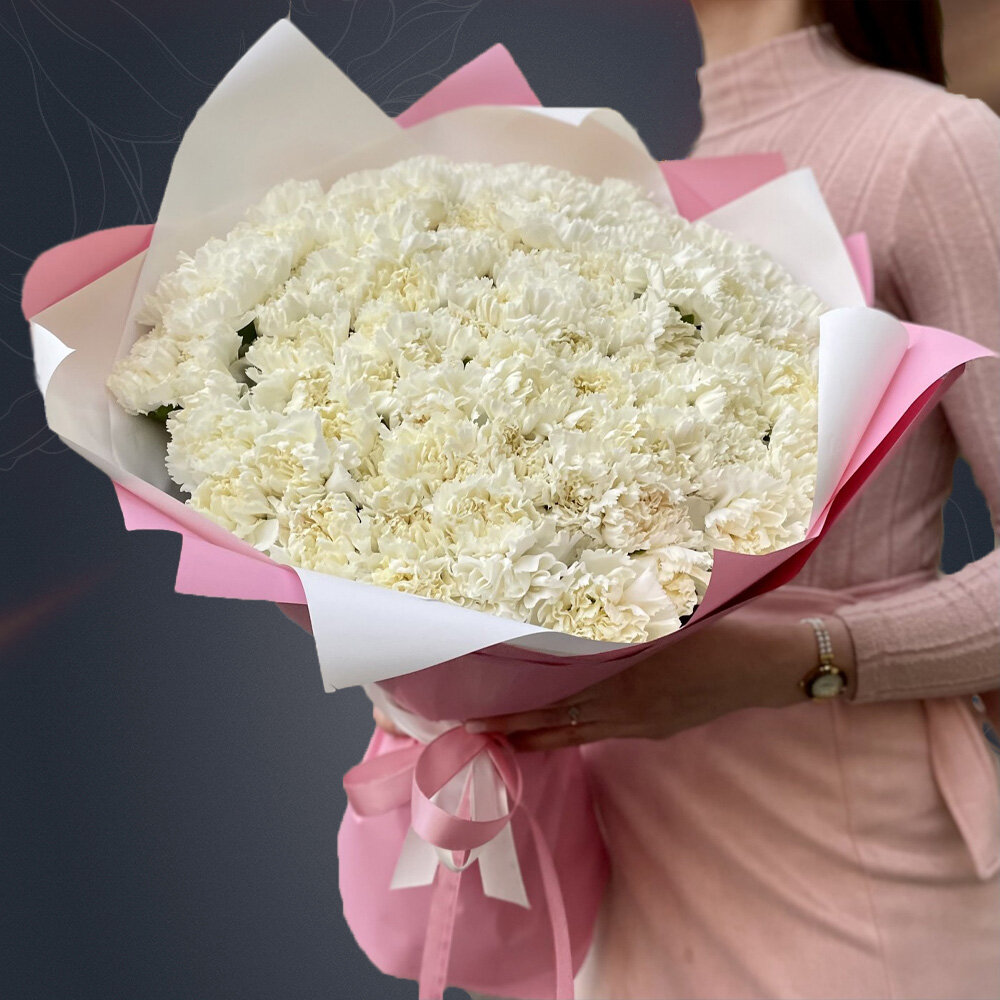 Классический букет из 51 белой гвоздики в корейской пленке от 2name Flowers