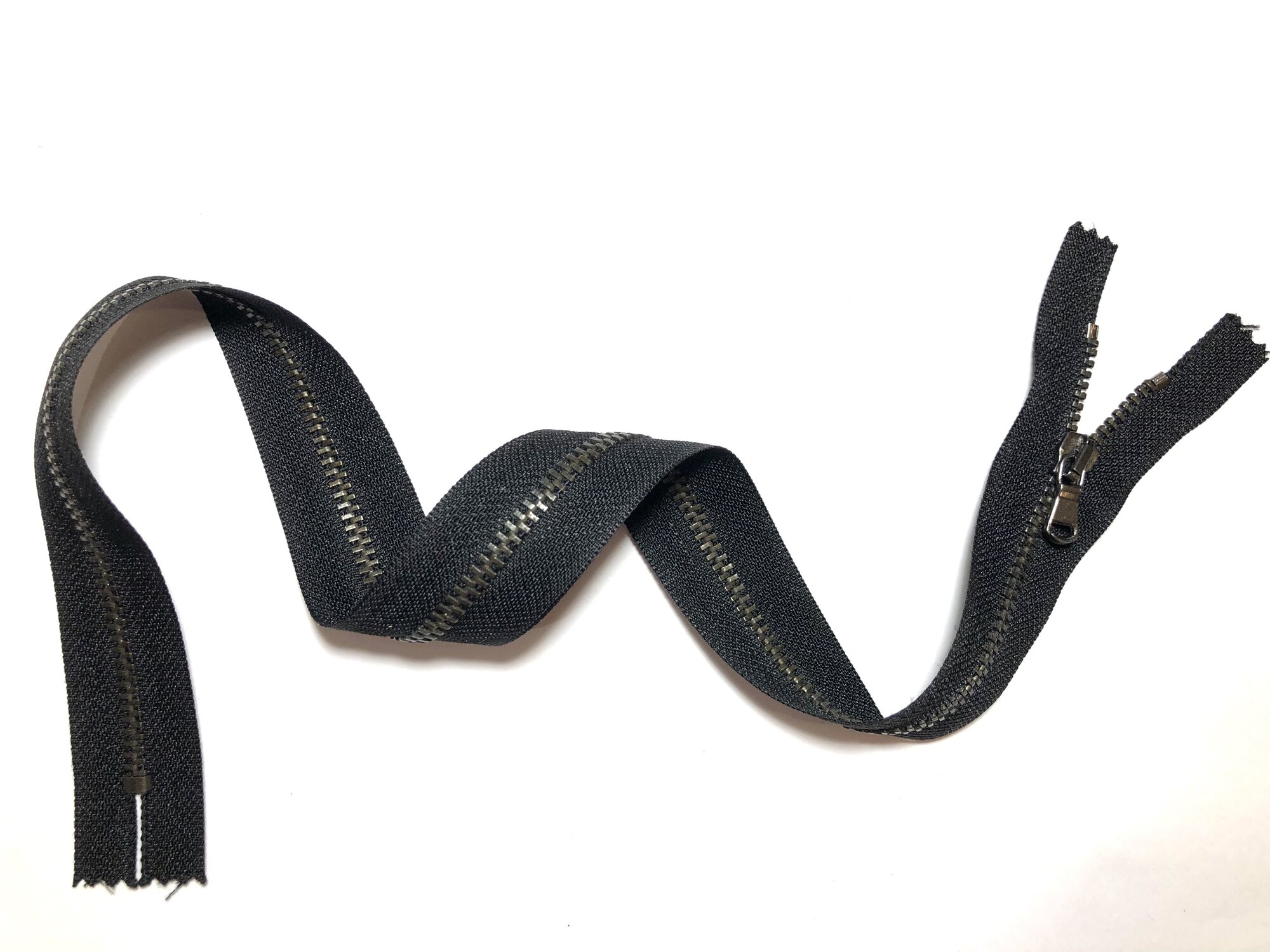 Молния металлическая неразъёмная чёрная -основа/тёмн. никель -звено CR Т4 - 56см (1зам.) 1шт.