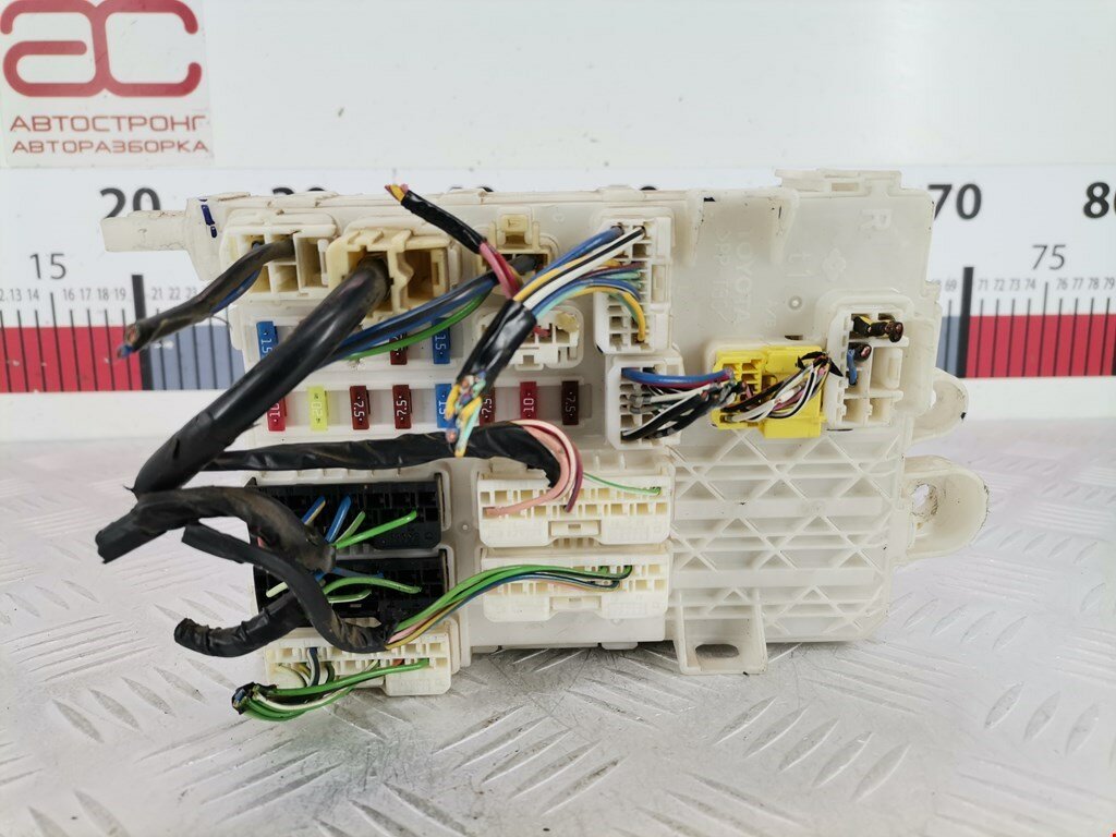 Блок предохранителей Toyota Hilux 7 827300K030 арт. 1702414