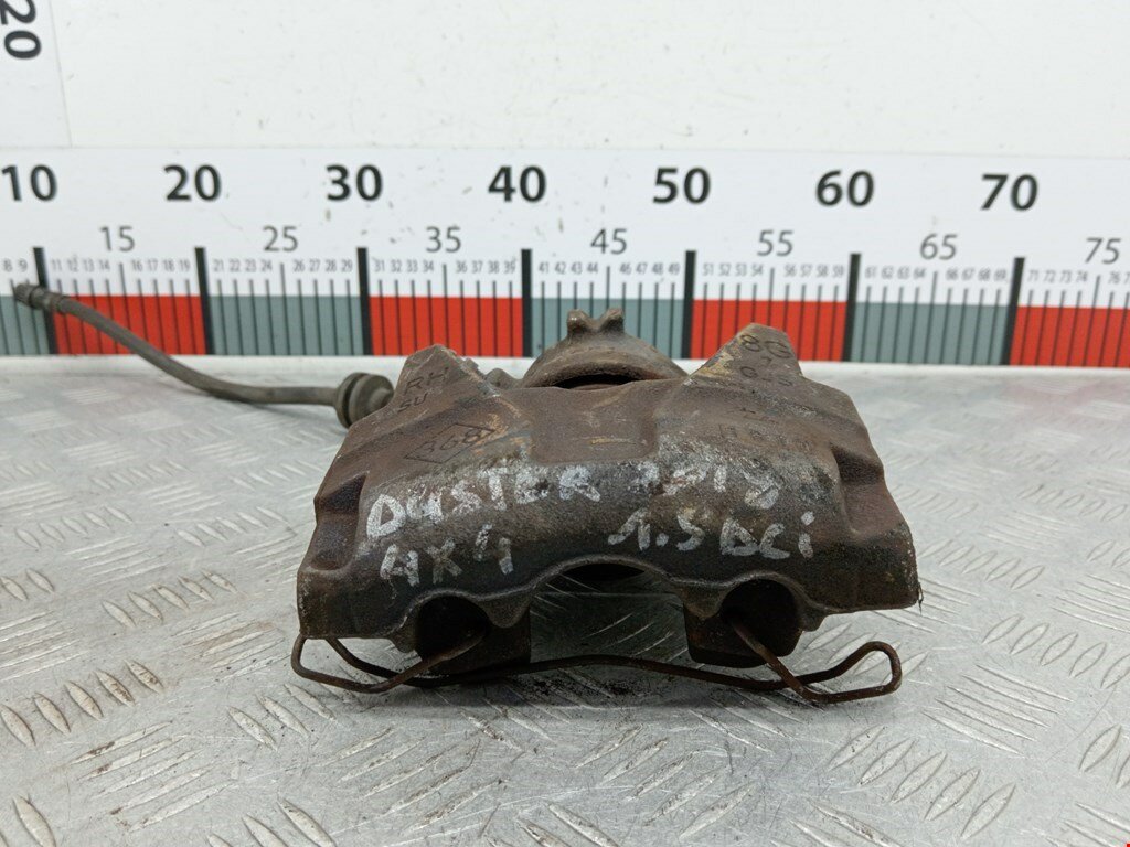 Суппорт передний правый Renault Duster 1 410018218R арт. 2153183