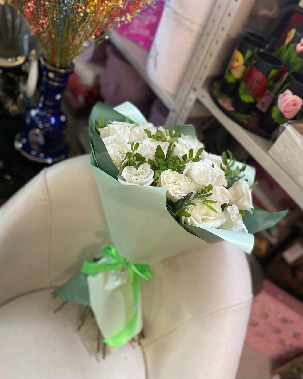 Белые розы 25шт / Букет роз / Цветы живые