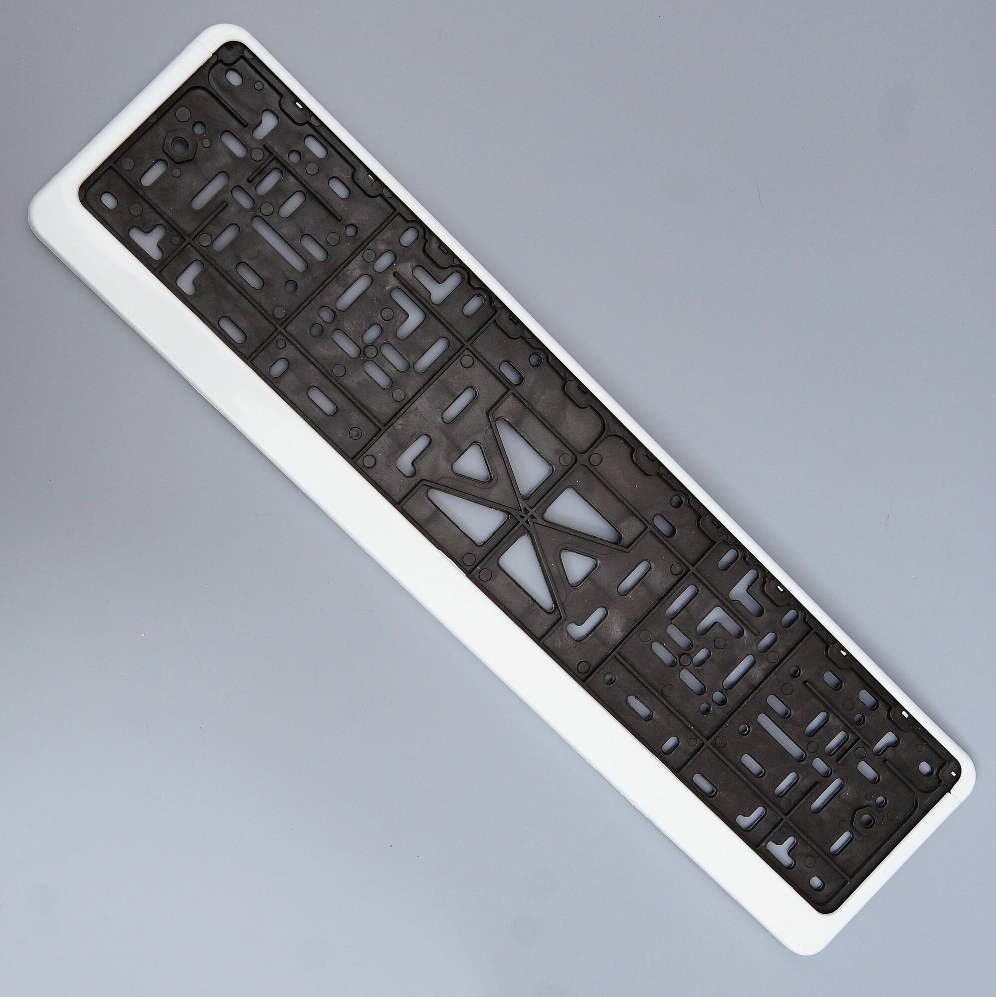 Рамка для номера автомобиля белый 1 шт.