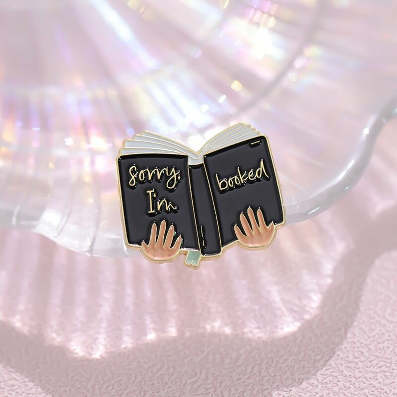 Значок металлический "чтение книги"