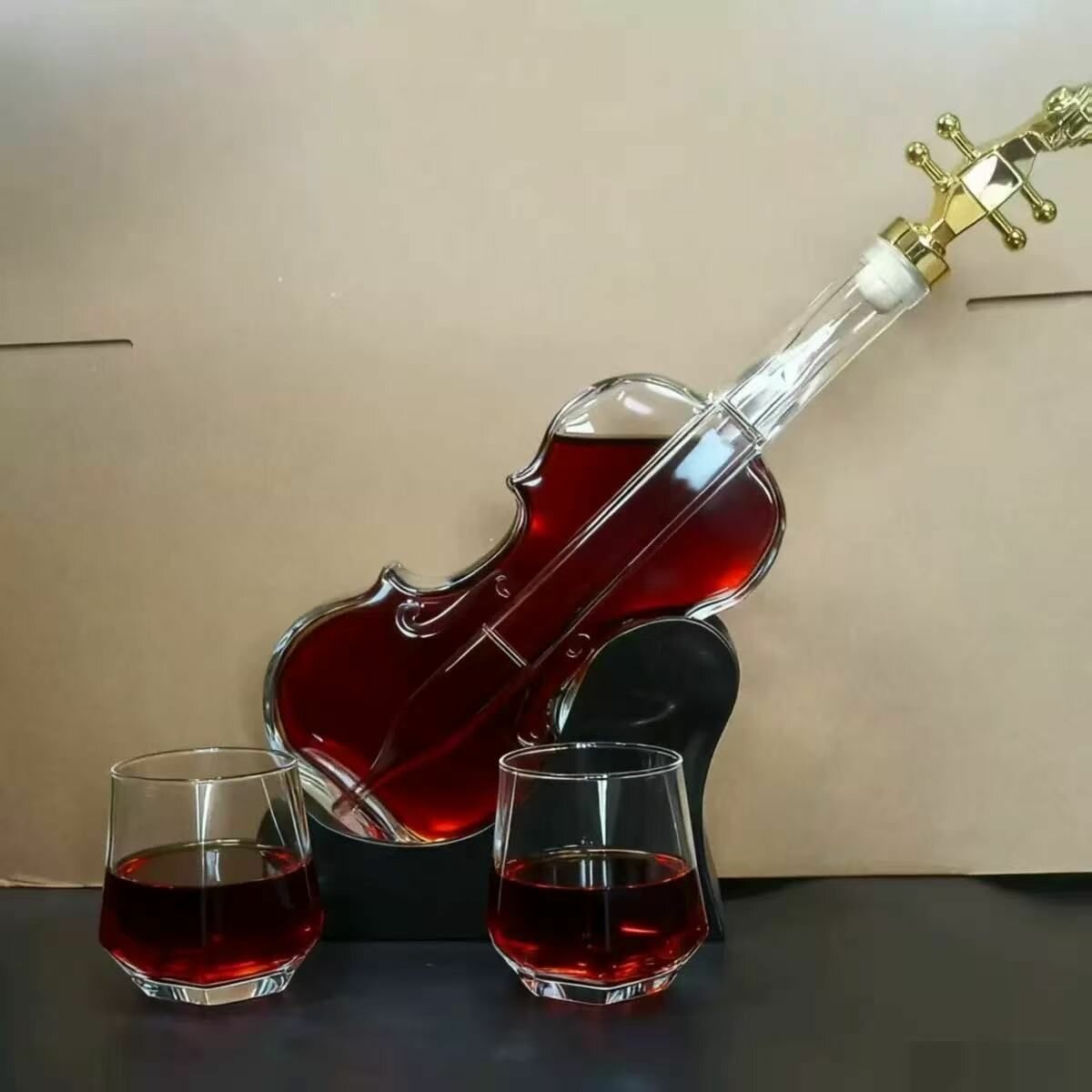 Бутылка вина для скрипки длиной 750 м + подставка + две чашки