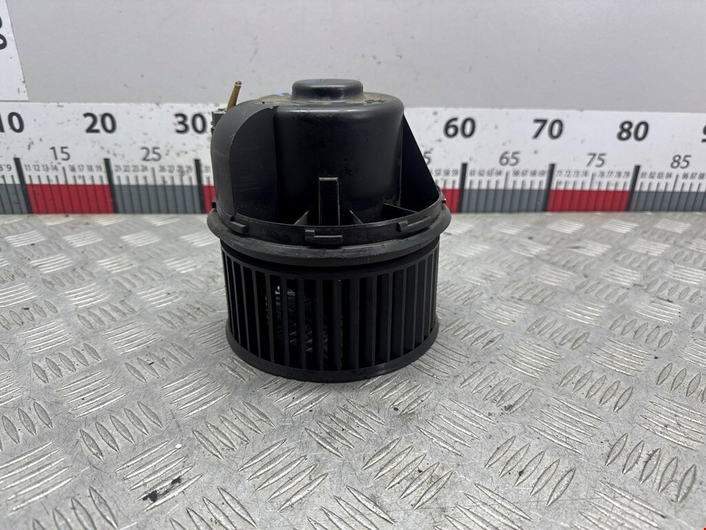 Моторчик печки (вентилятор отопителя) Ford Focus 2 1379568 арт. 2271562