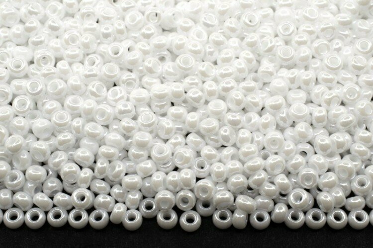 Бисер чешский PRECIOSA круглый 10/0 46102 белый непрозрачный блестящий, 1 сорт, 50г