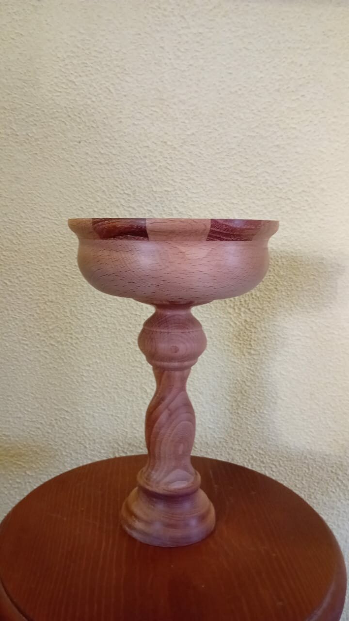 Кубок из бука, вяза и дуба. из дерева