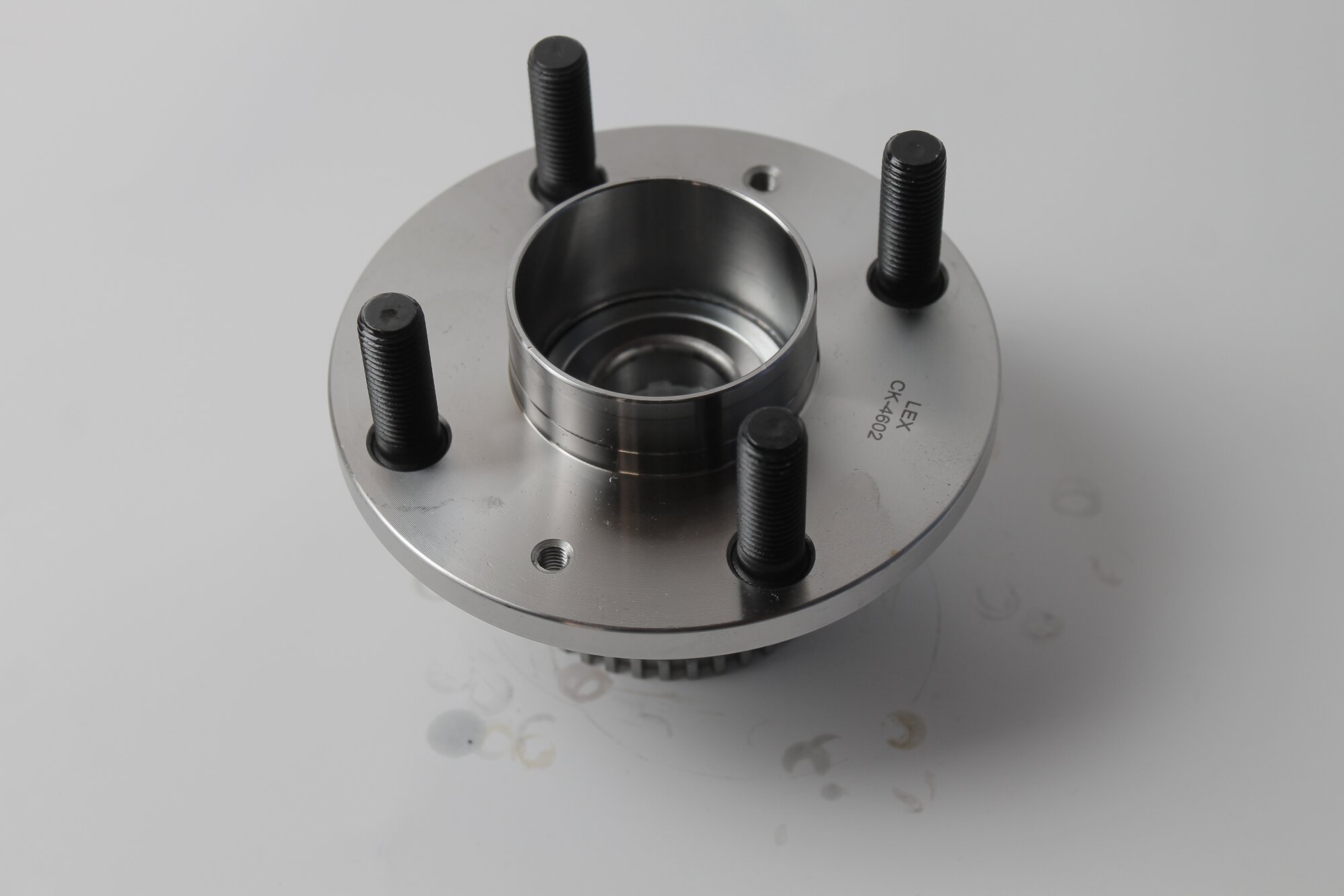 Подшипник ступичный задний CHEVROLET Aveo T200/T250, Spark M300 DAEWOO Kalos (аналог SKF VKBA7573)