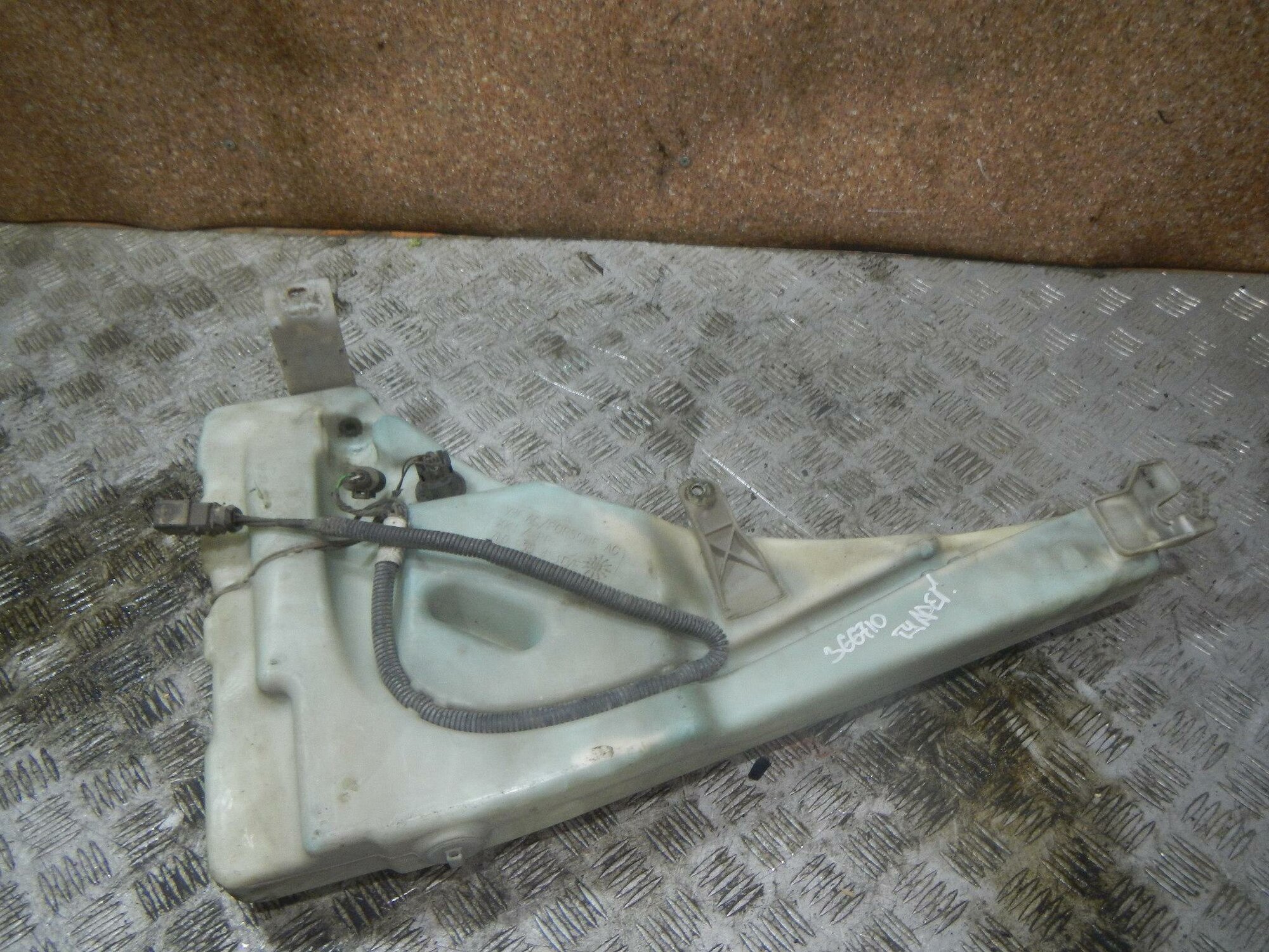 Б/У Бачок омывателя лобового стекла, Volkswagen (Фольксваген)-TOUAREG (02-10) VOLKSWAGEN TOUAREG (02-10) Без повреждений...