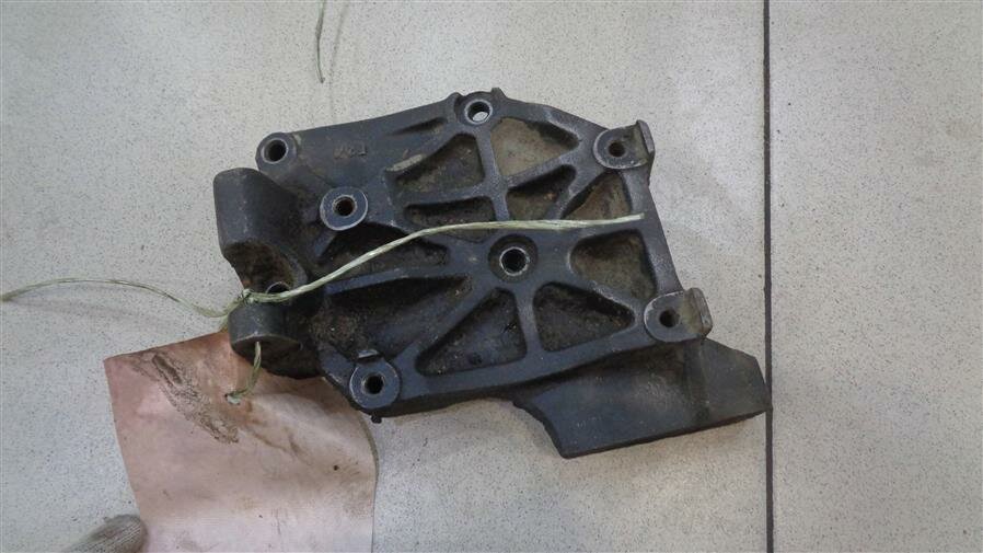 Кронштейн компрессора кондиционера от Nissan Almera N15 1995-2000