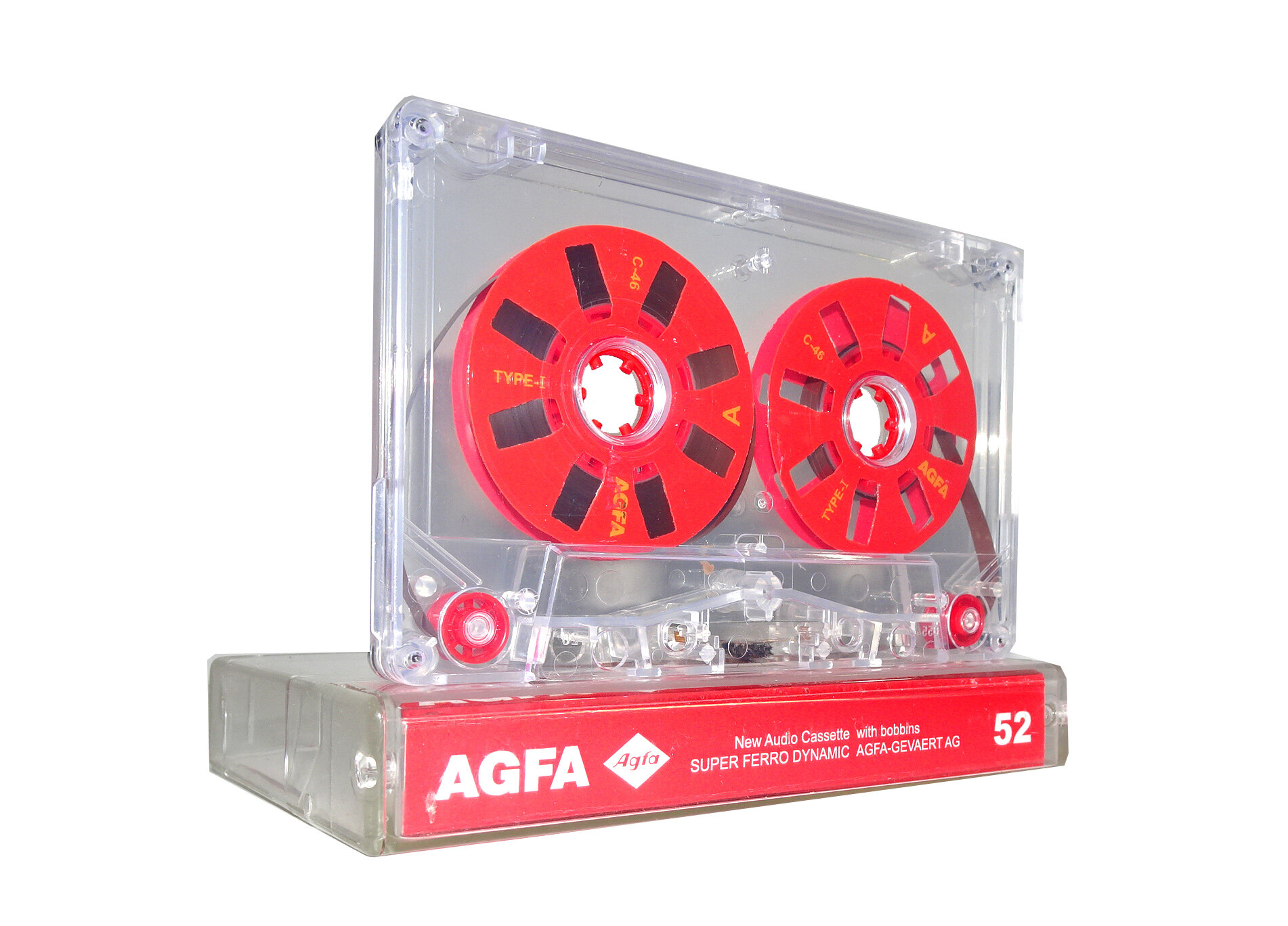 Аудиокассета "AGFA" c красными катушками с 8 отверстиями