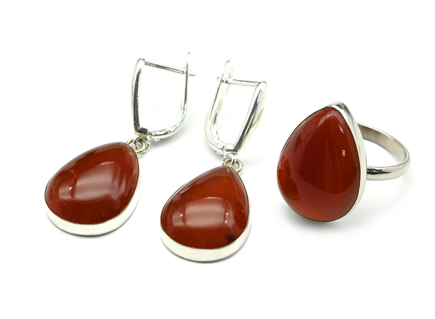 Комплект бижутерии: серьги, кольцо, сердолик