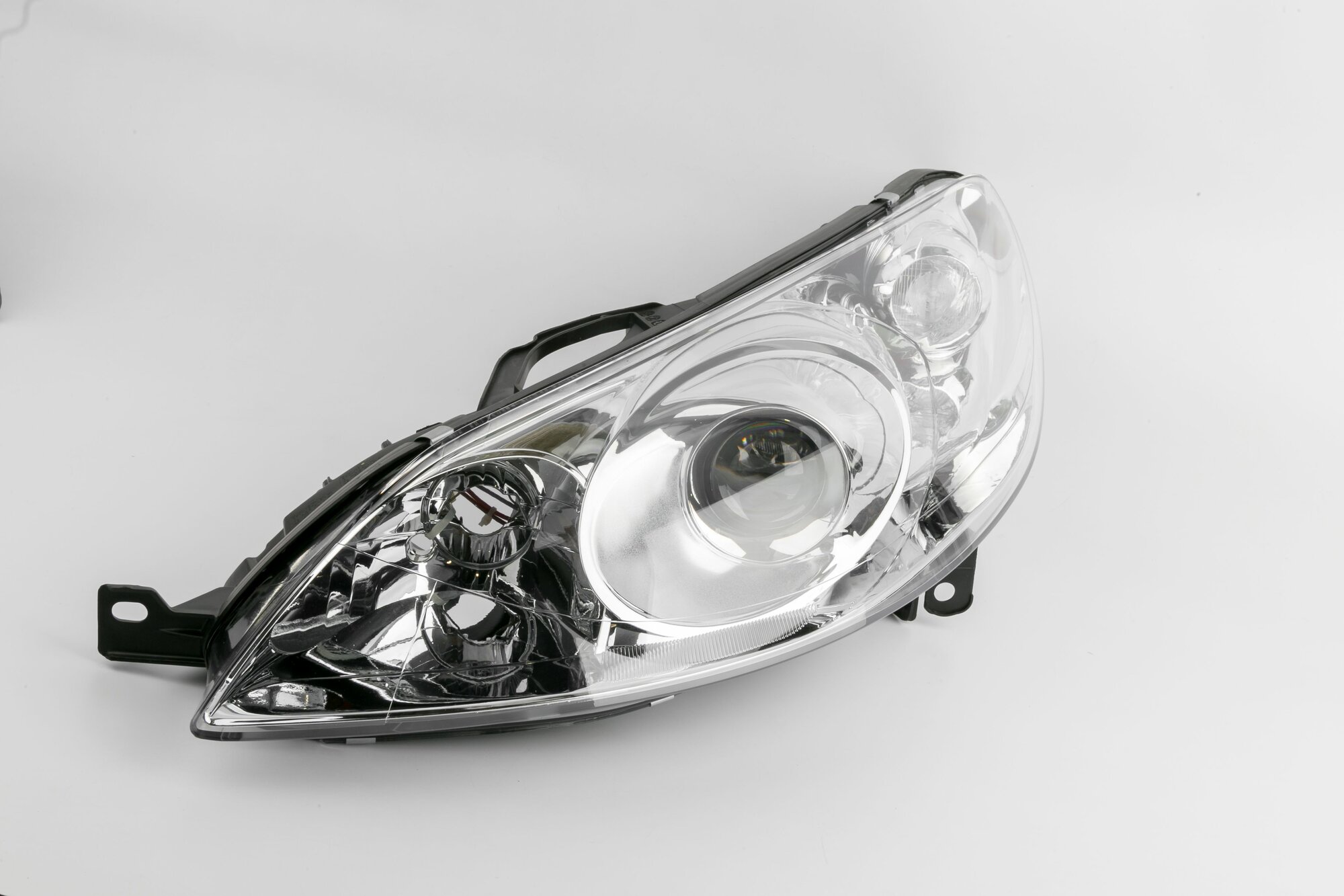 Фара левая для Пежо 407 2004->, oem 6208032 арт 5501134LLDEM