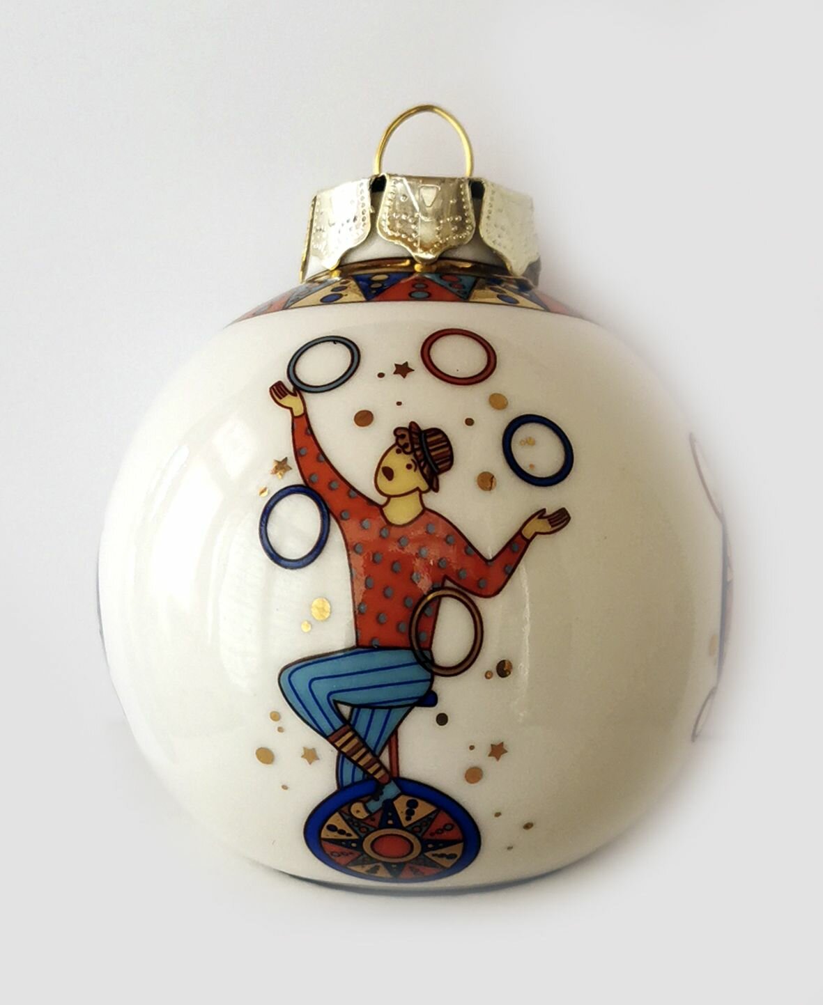 ШАР фарфоровый Новогодний на ёлку-"русский цирк - жонглер" диаметр-65 мм, в картонной коробке.