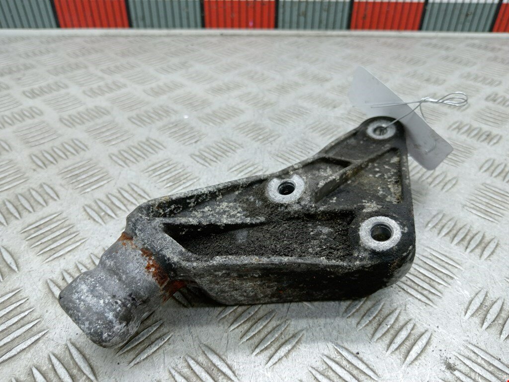 Кронштейн (крепление лапа) двигателя Audi A6 C6 4F0199343M арт. 2190169