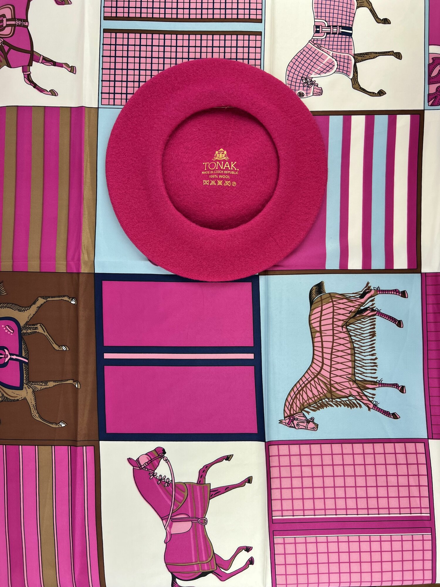 Комплект с головным убором для взрослых и детей