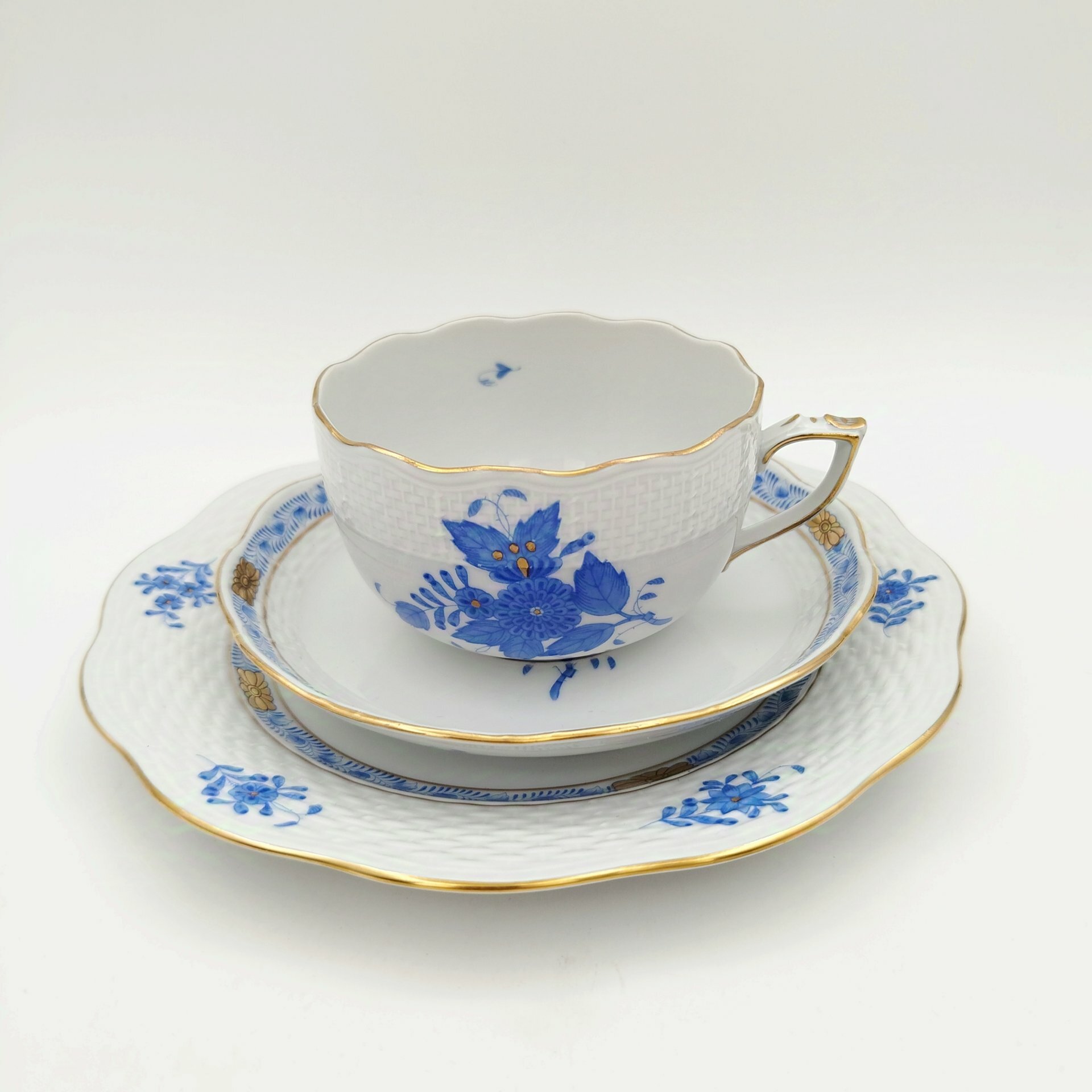 Трио чайное, выполненное в фирменном дизайне "Chinese Bouquet" ("Apponyi Blue"), фарфор