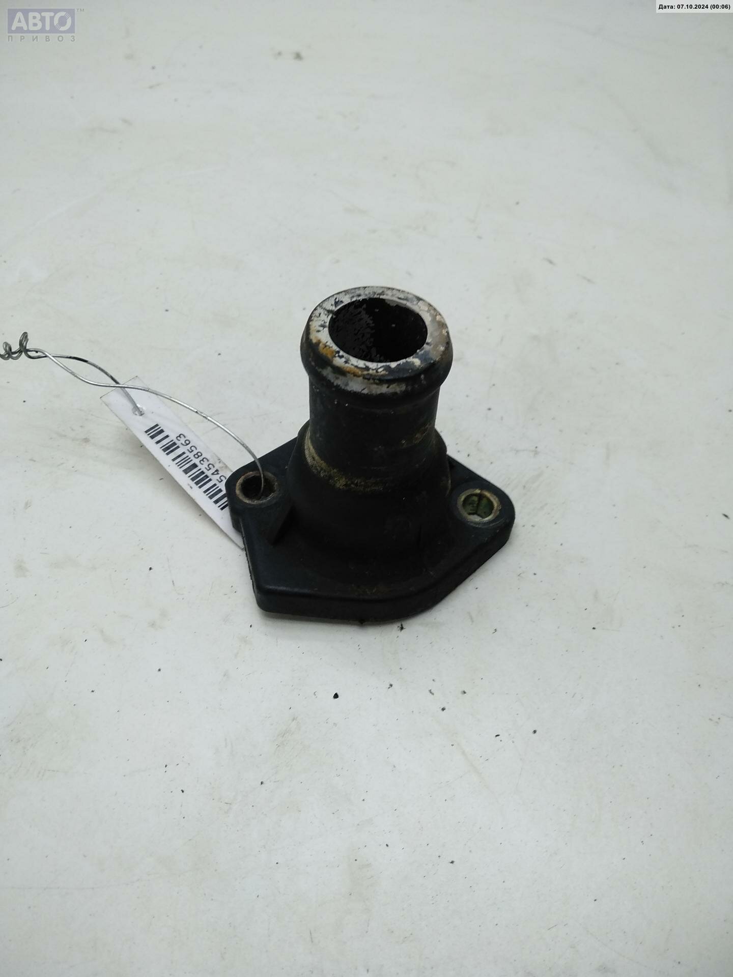 Фланец (тройник) системы охлаждения Volkswagen Passat B3