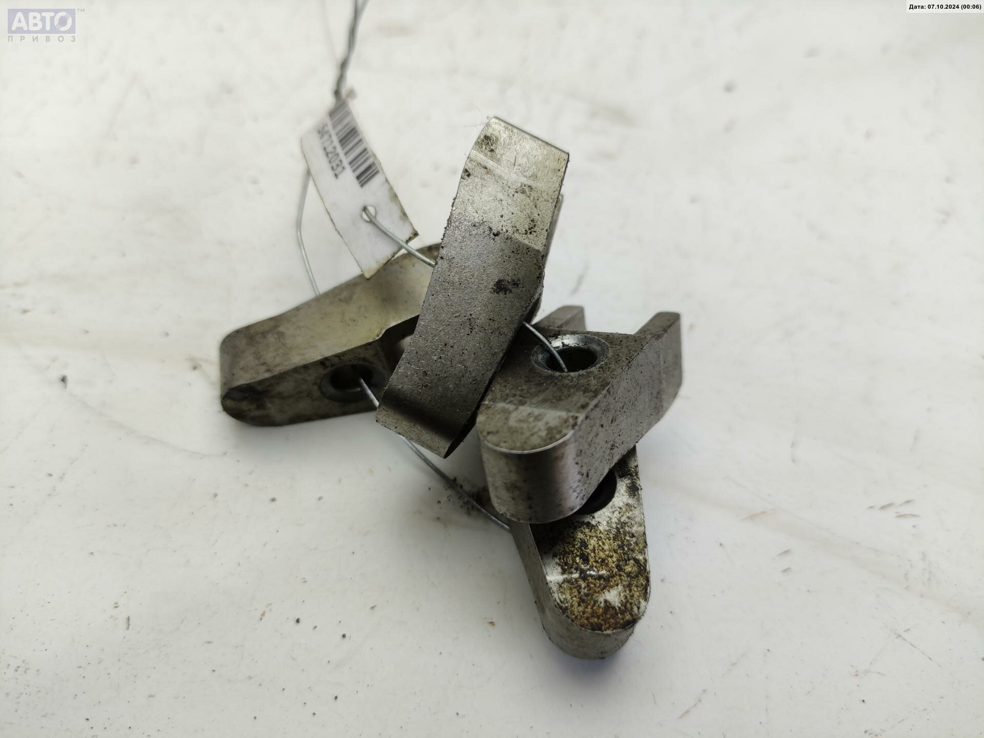 Скоба (кронштейн) крепления форсунки Mercedes C-Class W203 (2000-2006)